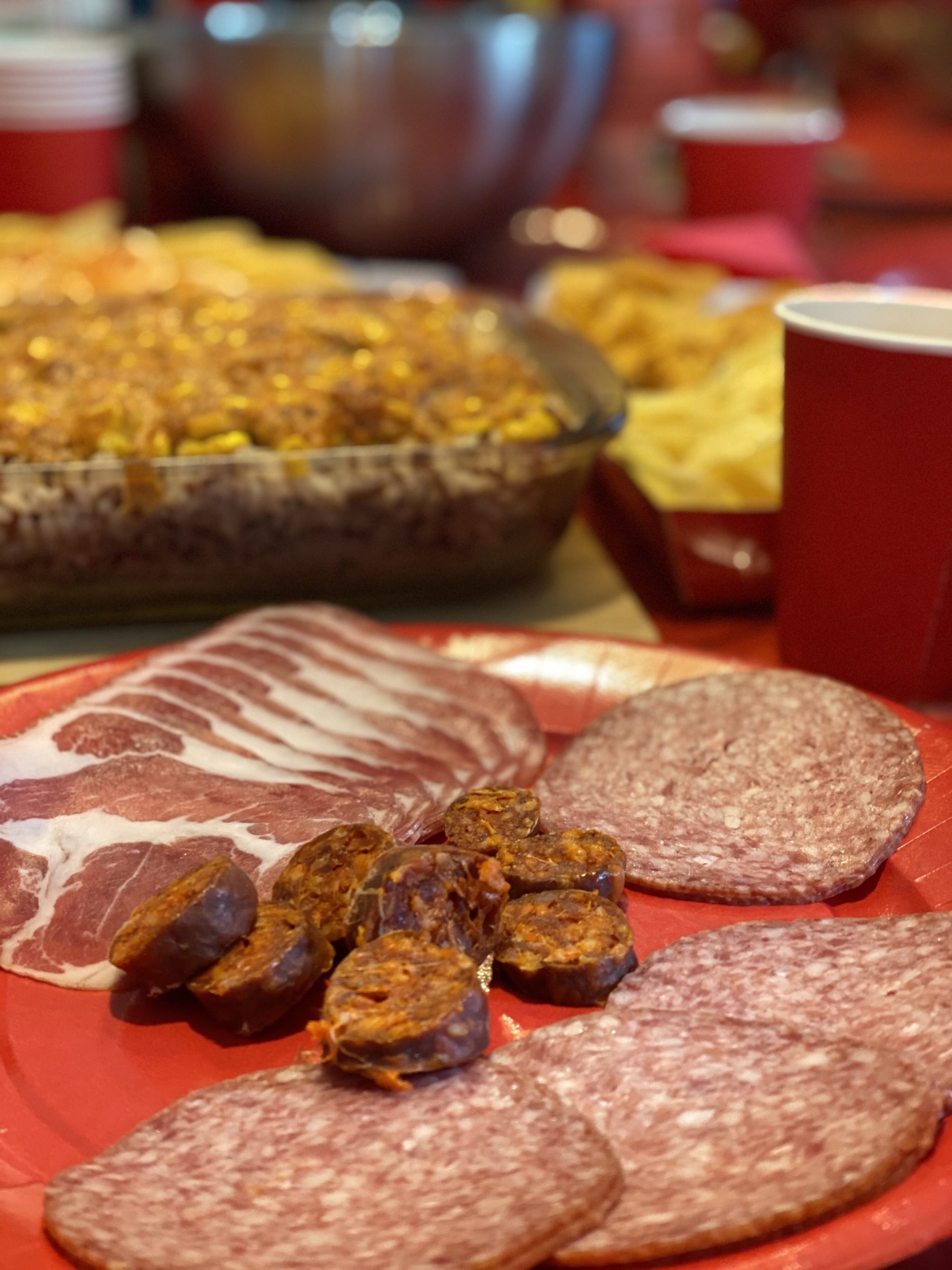 Un repas rouge glamour - Les Danseuses d'Or