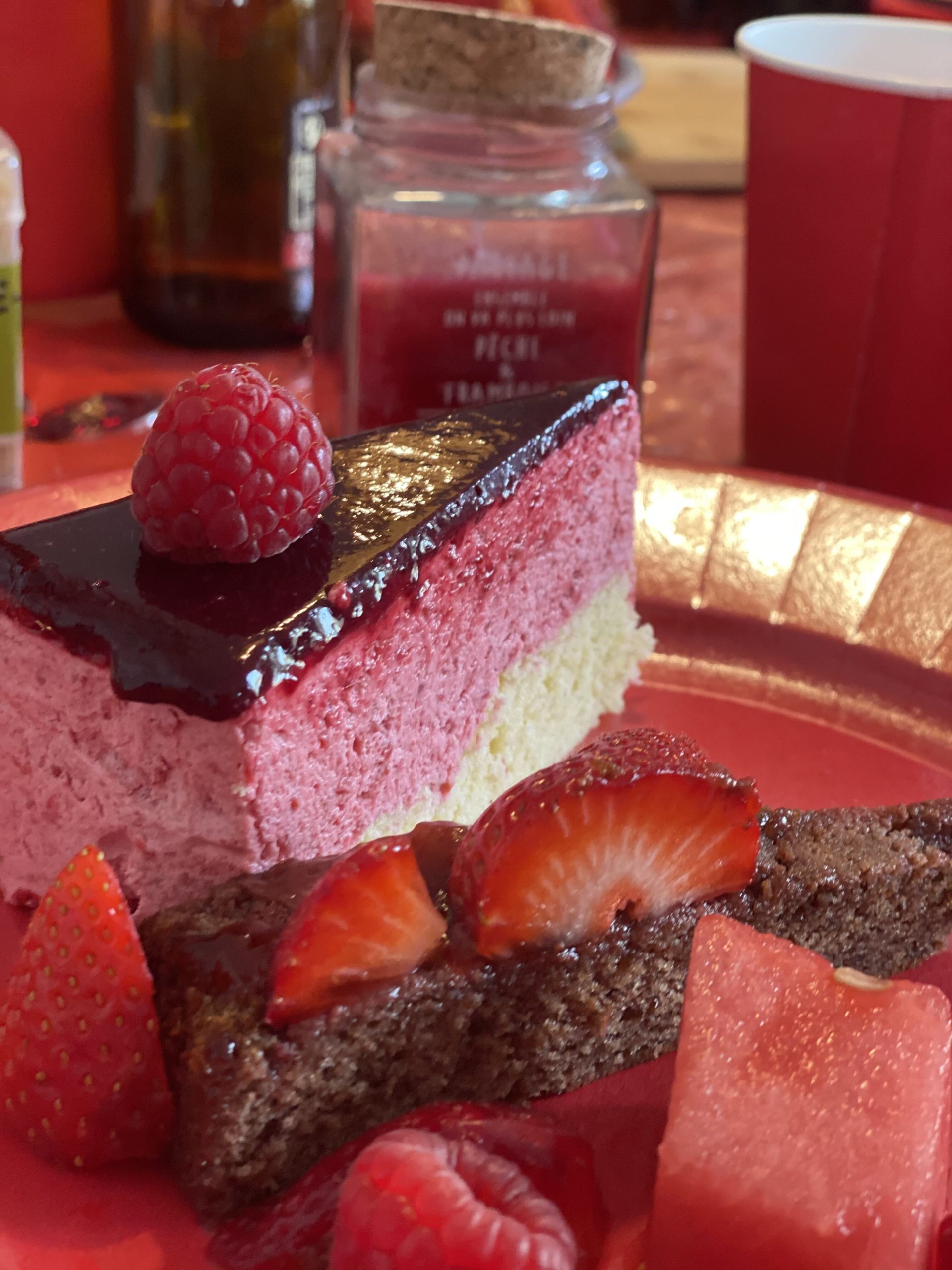 Un repas rouge glamour - Les Danseuses d'Or